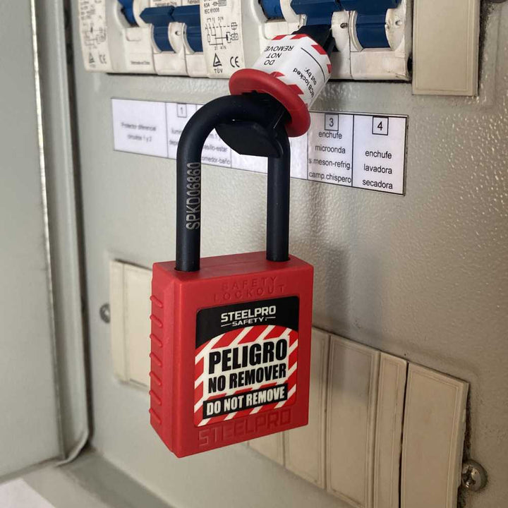 Underwork | Bloqueo de Breakers y Seguridad Industrial en Chile